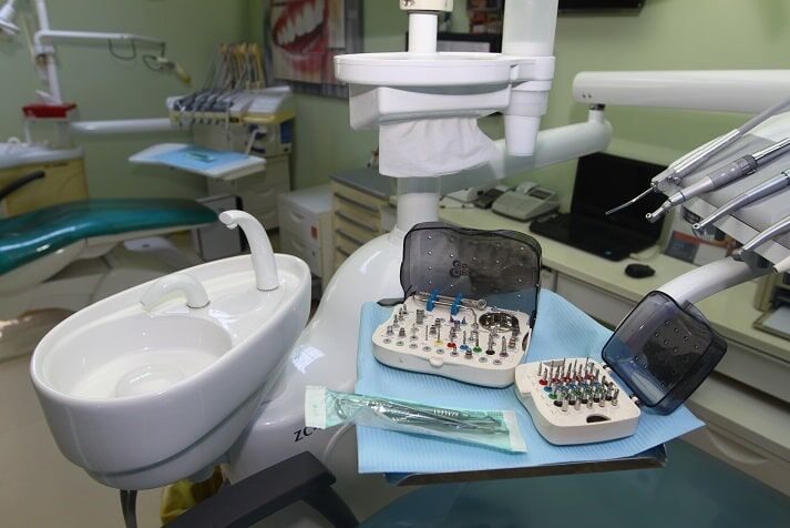 Prejudecati despre implanturile dentare - dr. aristide - dentist bun in ... Prejudecati despre implanturile dentare - dr. aristide - dentist bun in ...